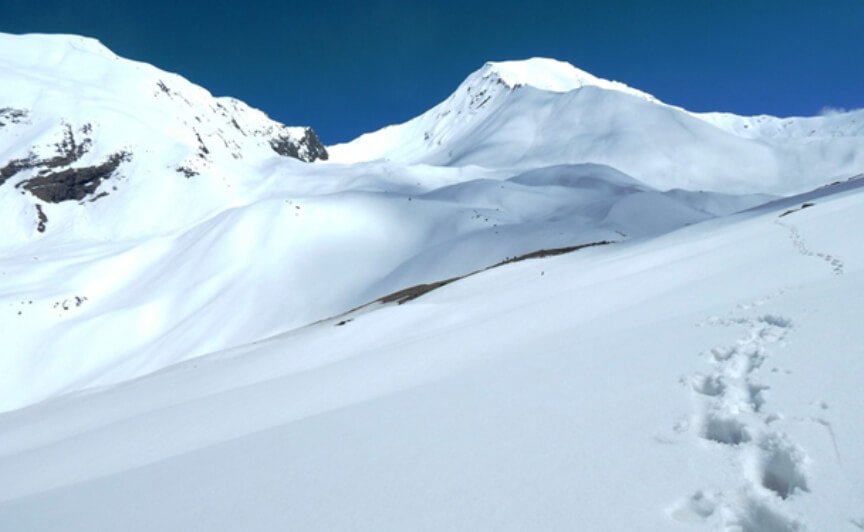 Dhumdhar Kandi Pass Trek: Alpine Majesty Revealed - Himalayan Ambition